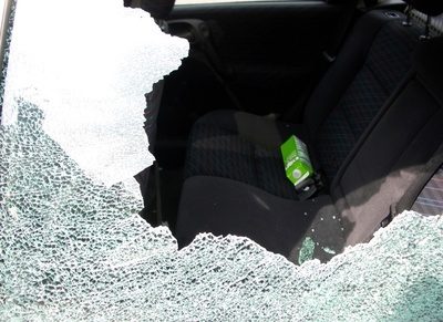 Do You Have a Broken Auto Glass that Needs Fixing?